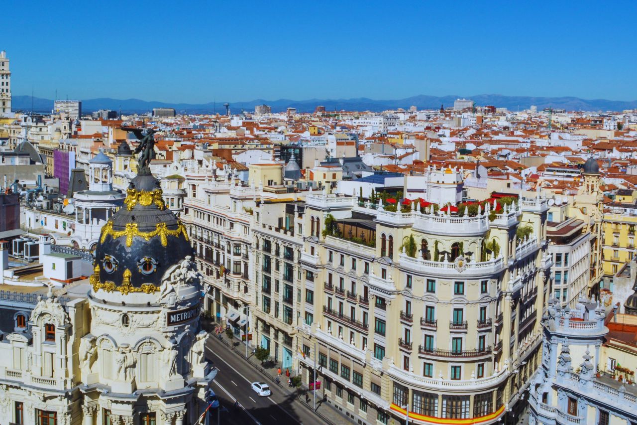 El auge de querer vivir en España y el atractivo creciente para europeos y latinos ...